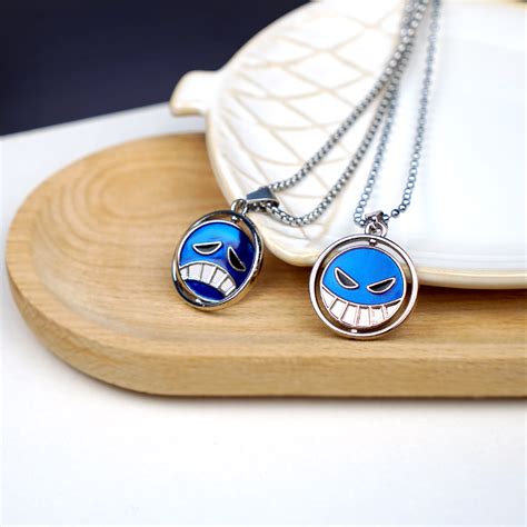 One Piece Necklaces Ace Metal Jewelry Rotating Pendant Chains Choker