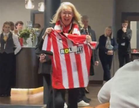 Watch Southampton Rewards Fan Clare Scheckter For Predicting Their 5 0 Defeat To Brentford