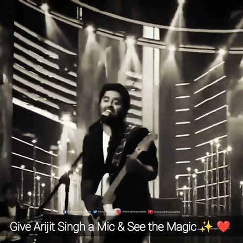 Give Arijit Singh A Mic And See The Magic ️🙌🏻 Arijit Singh Live