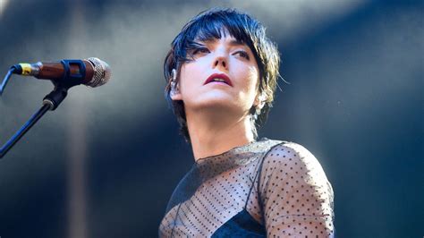 Sharon Van Etten Covers David Bowies Starman” For New Elon Musk