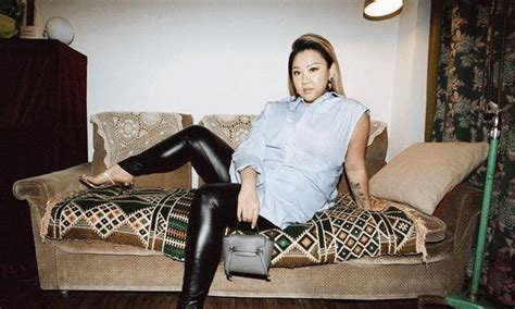 郑欣宜继承母亲5000万遗产！发文晒照眼眶含泪，五官和郑少秋太像沈殿霞生活费女儿