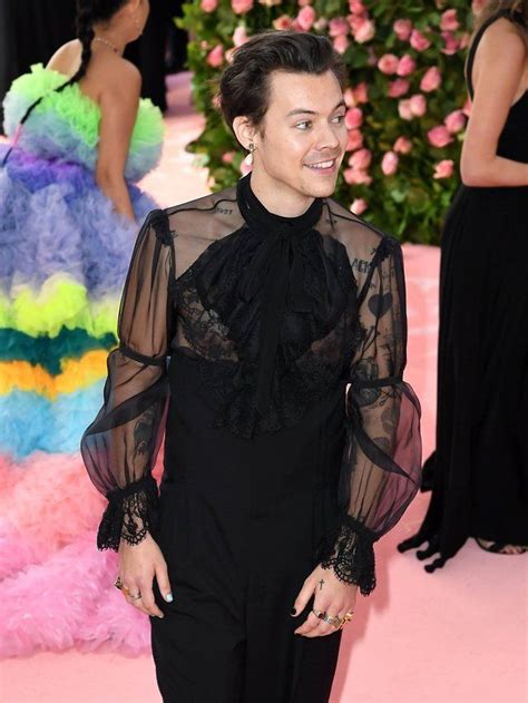 Pin De E Em H E S Harry Styles Pics Designers De Moda Moda