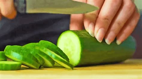 How To Slice Cucumbers With A Knife How To Cut Cucumbers Into Slices Youtube