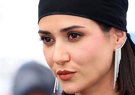 این خانم پزشک زیبا و باکلاس خواهر پریناز ایزدیار است عکس فوق جذاب