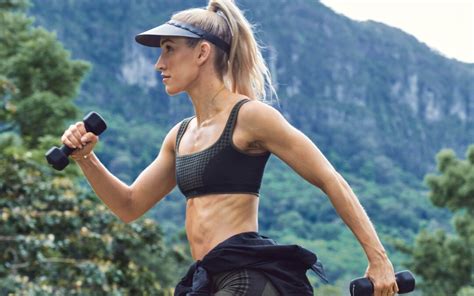 Work Your Abs With Elsa Pataky And Sylvia Roberts In This 15 Minute