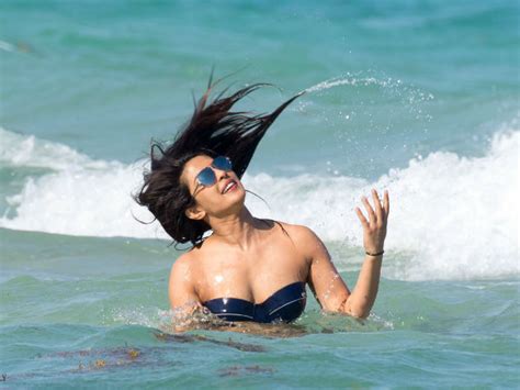 Priyanka Chopra Spotted In A Bikini On Miami Beach Priyanka Chopra Bikini Pictures Priyanka