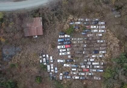 Encontró Una Increíble Colección De Autos Abandonados Y Se Quedó Sin