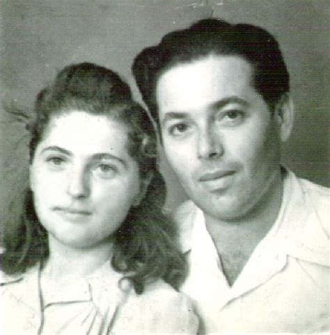 הבריח גם את אשתו מרגלית ויצחק ארצי בצעירותם באדיבות משפחת סמל