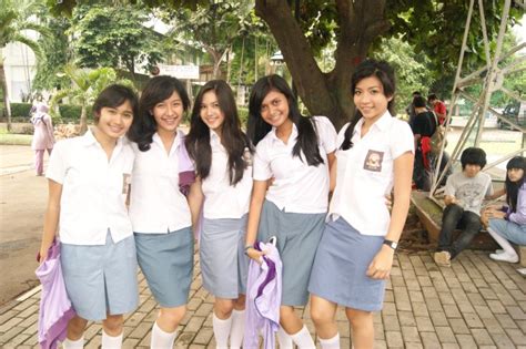 Cewek Smu Yang Suka Mencoba Hal Baru Wisbenbae