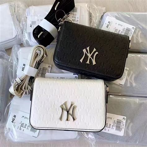 Mlb พร้อมส่ง กระเป๋าmlb Monogram Dia Embo Mini Cross Bag กระเป๋าสะพาย