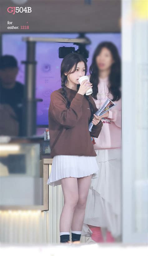 虞书欣、何与新剧《双轨》开机路透虞书欣双轨新剧新浪新闻