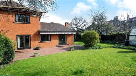 Property To Rent In Egliston Road Sw15 Featuring A Garden A Garage