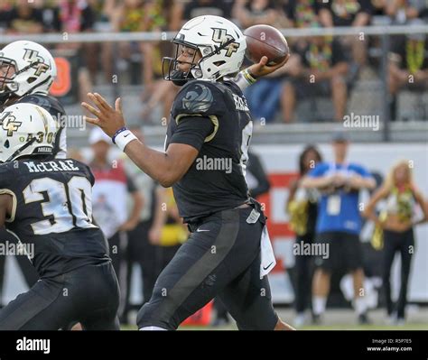 Ucf Qb Darriel Mack Jr 1st Dec 2018 8 Reaches Back To Throw During