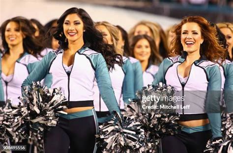 Philadelphia Eagle Cheerleaders Photos And Premium High Res Pictures