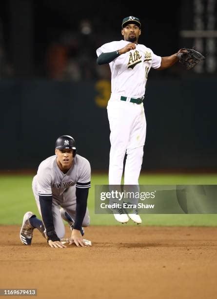 Marcus Simien Photos And Premium High Res Pictures Getty Images