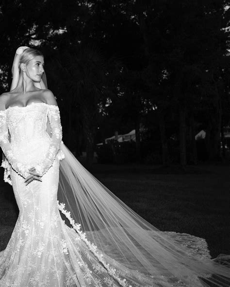 Hailey Bieber Has Finally Revealed Her Wedding Dress Epic Veil Artofit
