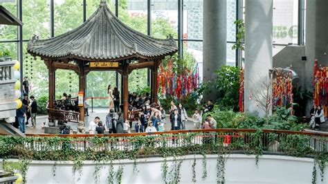 人文经济激活消费新动能丨年轻人为何扎堆长春“这有山”？ 新华网
