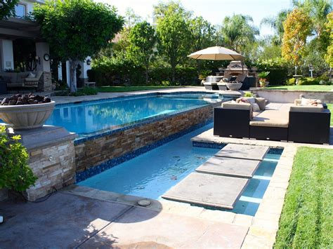 Small Infinity Pools