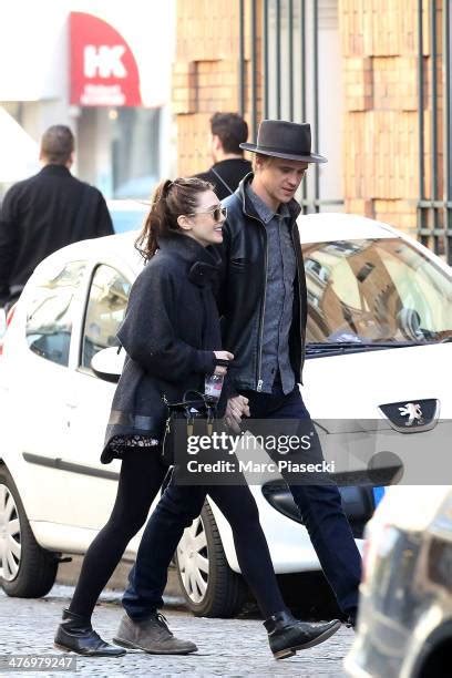 Elizabeth Olsen Boyfriend Photos And Premium High Res Pictures Getty
