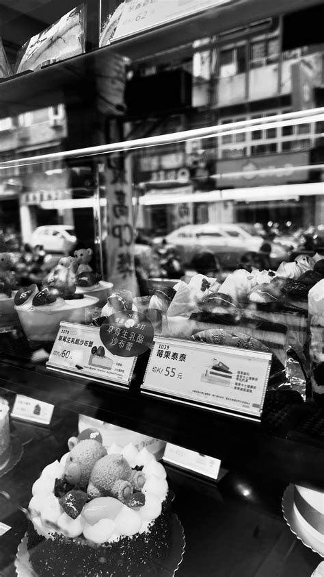 買85度c的蛋糕沒有錯 錯是錯在 愛你的人才不會買「切片」的，而是買整個蛋糕 🍰🍰🎂🎂