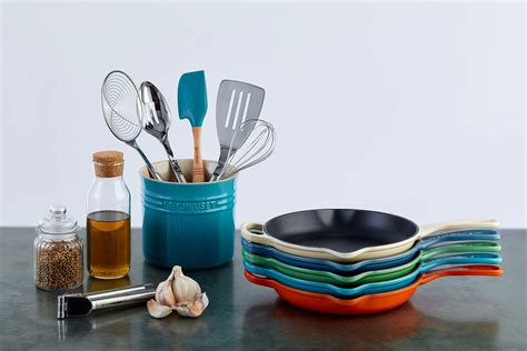 Le Creuset Enameled Cast Iron Signature Iron Handle Skillet 9 1 38