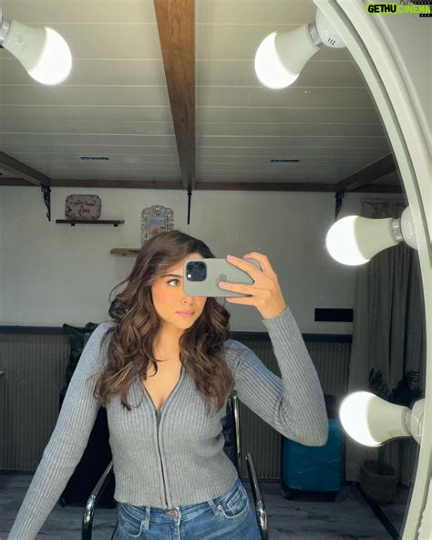 Sharvari Wagh Wiki Biography Age Gallery Spouse And More