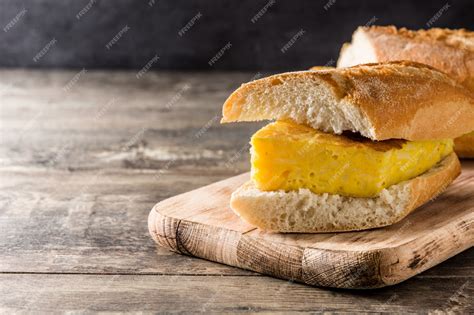 Premium Photo Bocadillo De Tortilla Española Spanish Potato Omelette