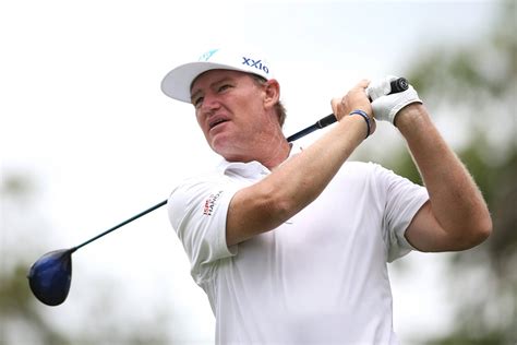 Download Ernie Els In White Wallpaper