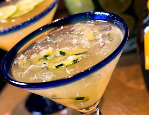 The Ultimate Guide To Muddling Fruit In Cocktails The Cocktail Bird