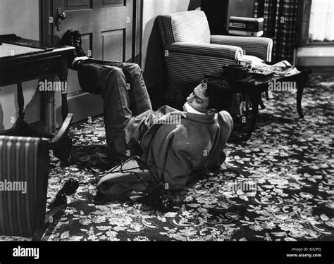 Gefesselt Und Geknebelt Fotos Und Bildmaterial In Hoher Auflösung Alamy