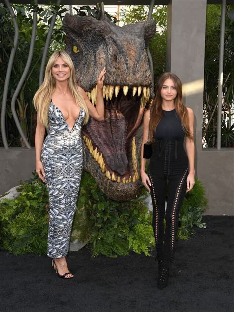 Sao Phim Sex And The City” Rủ Con Gái 2k4 Chụp ảnh Nội Y Tuổi 51 Vẫn