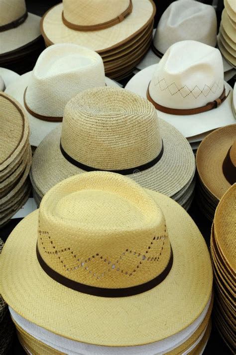 Sombreros Franceses En El Mercado Foto De Archivo Imagen De Talla