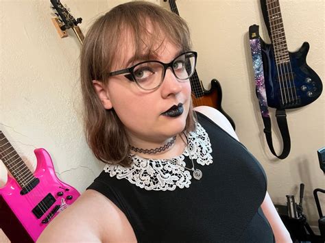 Glasses Or No Glasses R Gothgirls