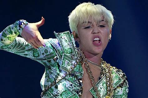 Miley Cyrus Posts Topless Instagram Selfie Nsfw Photo