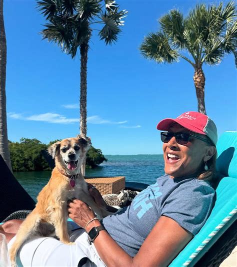 Gmas Robin Roberts Showcases Athletic Physique In Sun Kissed Beach