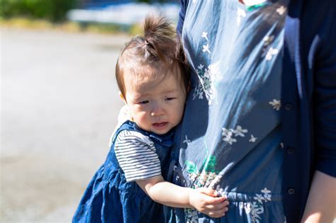 人見知りが激しい子の特徴6つ。原因は？発達障害や病気の可能性はある？ Kosodate Life（子育てライフ）