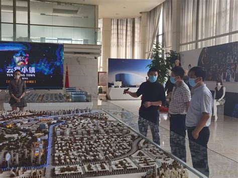 永清县副县长张晟调研文旅企业一行发展青春公园