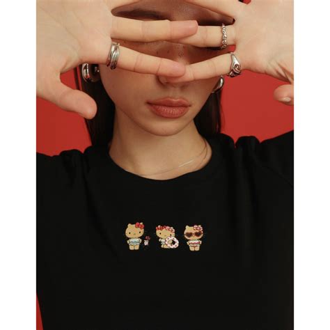 Air Space Plus 【hello Kitty聯名】沙灘時光圖案合身短t黑白 女裝 中大尺碼 棉花糖女孩 蝦皮購物