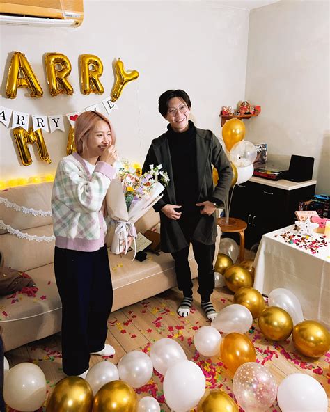 葉芸希 活著就是為了體驗更多難忘的瞬間吧 16歲認識了一個雙子座女孩 笑聲特別大聲、鬼點子特別多 我的家人都喜歡她 從此人生的高低起伏 最悲傷的瞬間 最美好的畫面 最重要的時刻 我們都陪伴