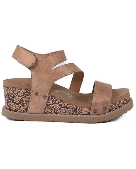 Very G Womens Verde Trail Wedge Sandals Nude