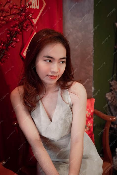 Premium Photo Tet Girl Happy Tet Tet Take Phoo Asan Girl