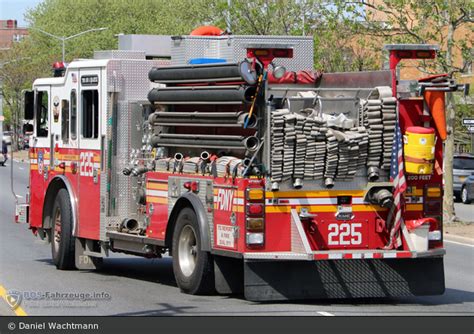 Einsatzfahrzeug Fdny Brooklyn Engine 225 Tlf Bos Fahrzeuge Einsatzfahrzeuge Und