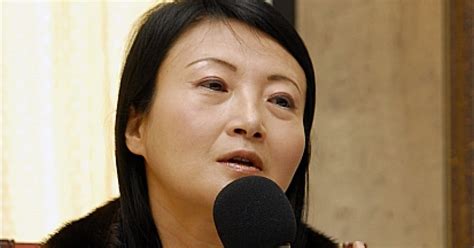 소감밝히는 이정우 의상디자이너