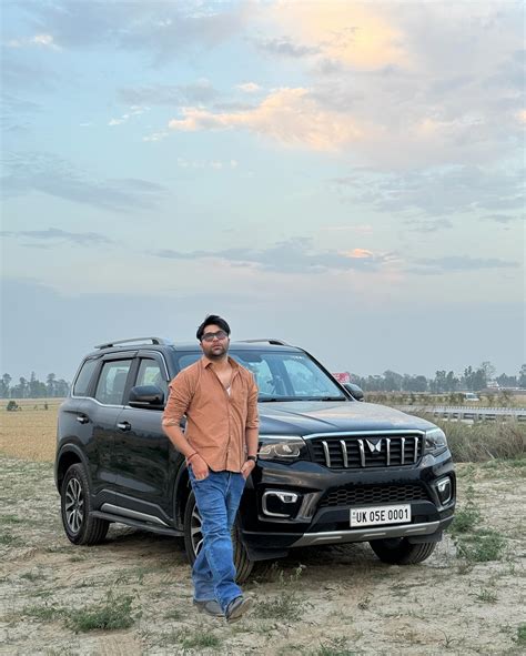 Dhirendra Chauhan Rajput Thoda Flex Toh Kar Lena Chahiye… Kabhi Kabhi 😌🖤🖤 Dhirumonchik