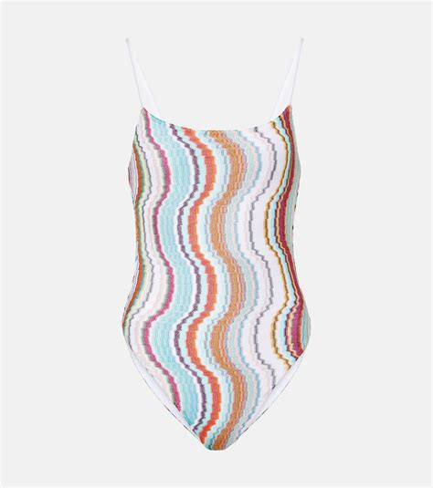 Top 10 Chic One Piece Swimsuits For Winter Getaways