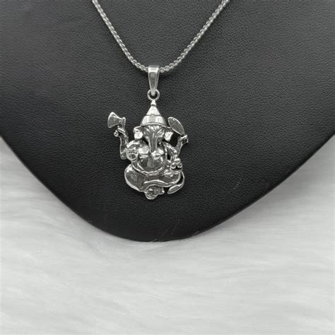 Round Silver Pendants Packaging Type Plastic Box Specialities