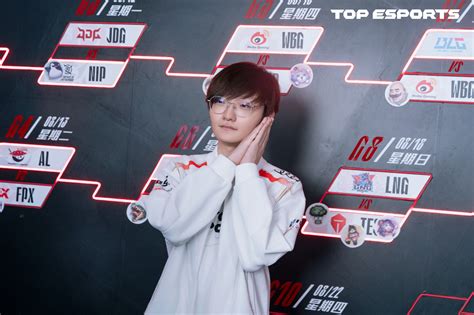 Tes Tian Exclusive Interview Sweating And Nervous Seeing Fans Loudspeakers Looking Forward