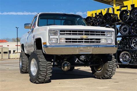 1987 Chevy 4x4 Jacked Up