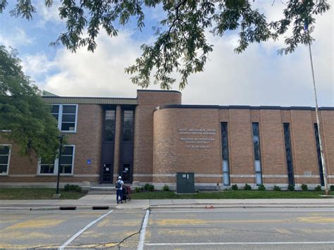 Uw Receives An F On Its Grading System The Badger Herald