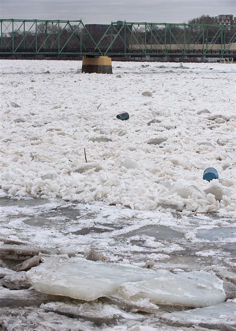 Delaware River Frozen